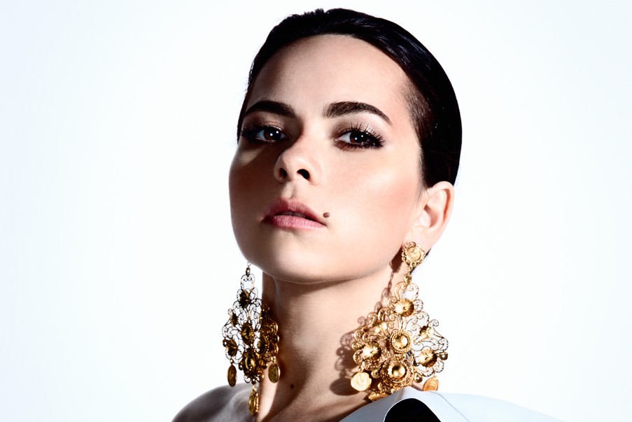 Inna a lansat single-ul “Fata din rândul trei” - TVmania.ro