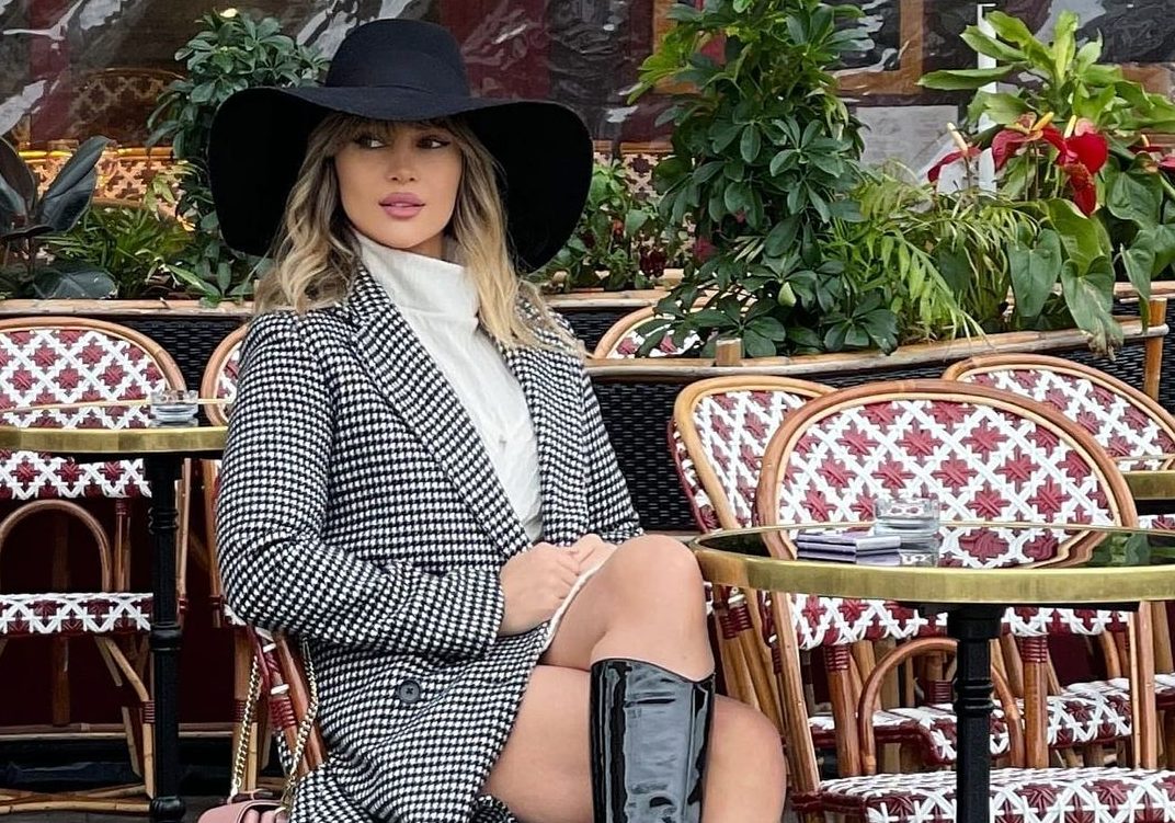 Lora, ședință foto provocatoare în Paris. Cum s-a pozat alături de ...