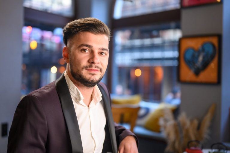 Cine sunt concurenții de la „Mireasa”, sezonul 6. 8 băieți și 9 fete ...