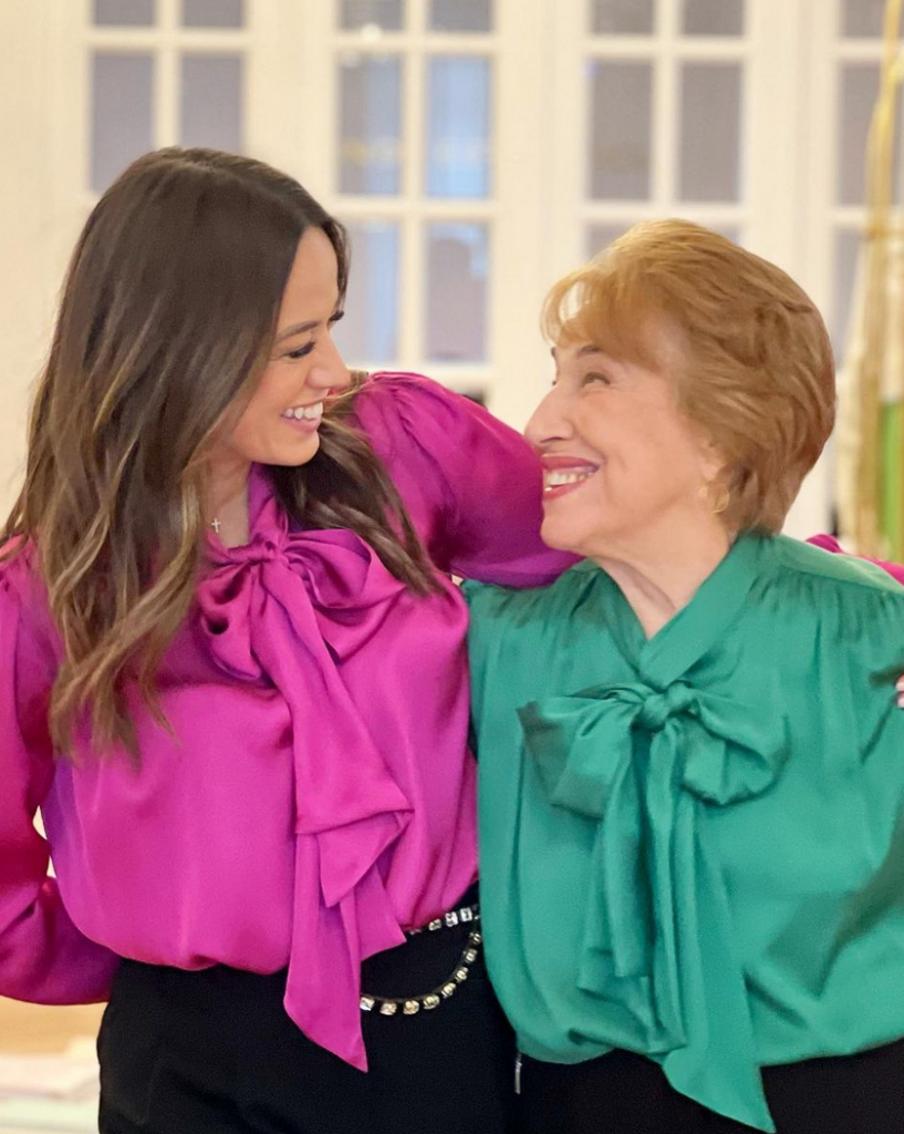 Mama Andreei Raicu a împlinit o vârstă respectabilă, dar nu-i dai anii ...