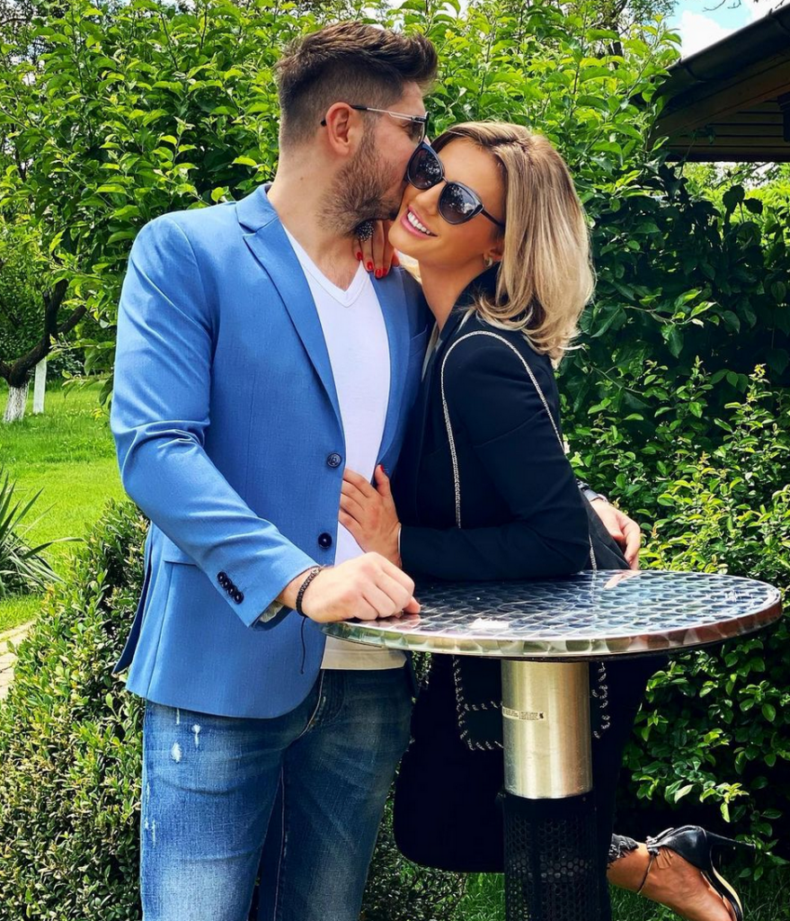 Diana Enache a născut în secret, luna trecută. Bunicul Adrian Enache a ...