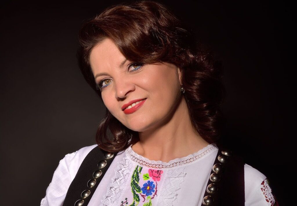 Mama Deliei își dorește un iubit mai tânăr decât ea. Gina Matache ...