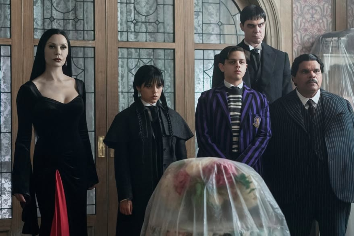 „Wednesday”, sezonul 2, ajunge pe Netflix: și mai horror, și mai ...