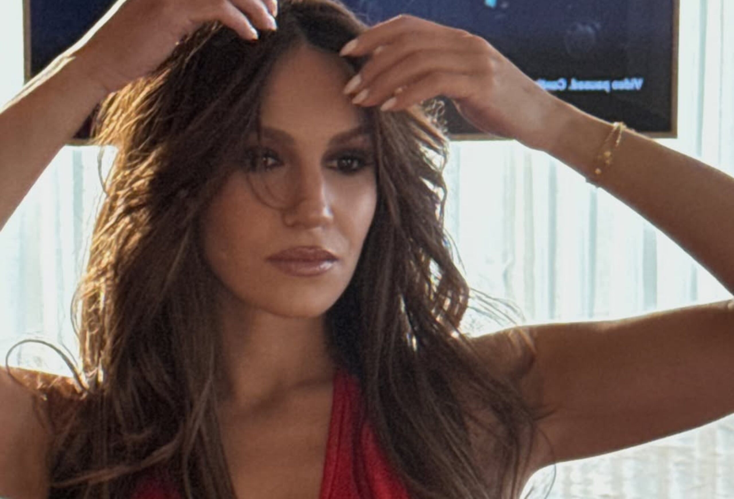 Jennifer Lopez de Turcia! Cine este Sahra Șaș, actrița din serialul „La ...